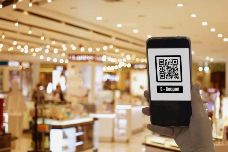 QR Codes in Retail: Enhancing the Shopping Experience - Side Update